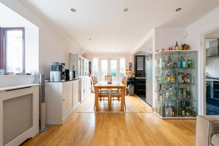 2 Bedroom House With Garden In Bermondsey - London