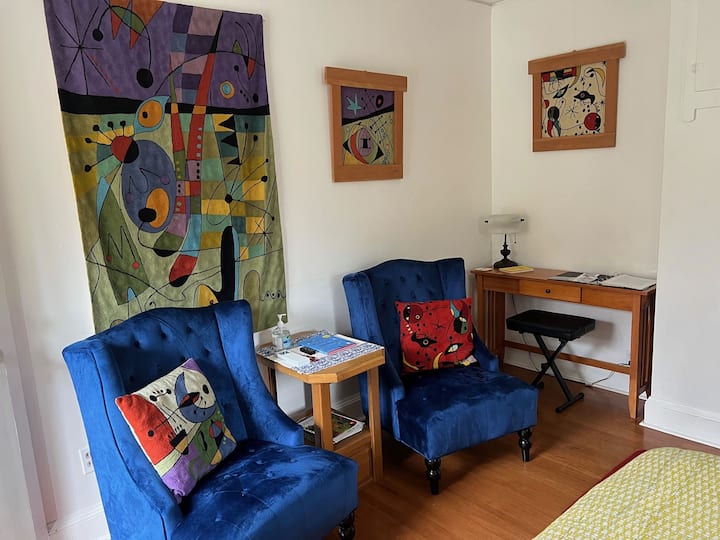 Wood Hamlet - Miro Room, Walk To Town - 애슐랜드