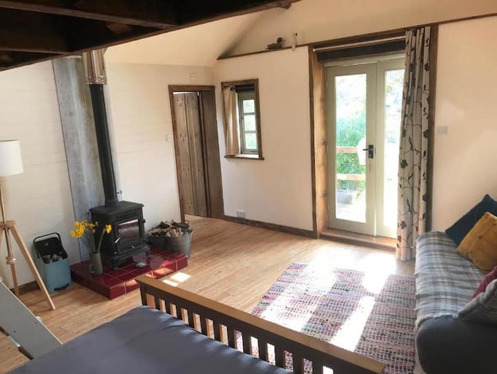 Sika Lodge. Idyllic Forest Log Cabin With Hot Tub. - Dorset