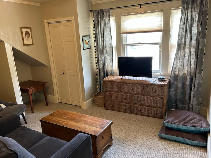 Mansion District In Helena, Second Floor Apartment - Helena, MT