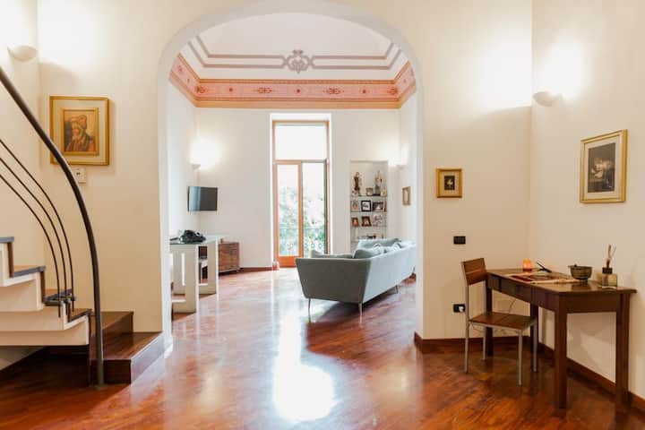 Palazzo Degli Affreschi - Lecce, Italia
