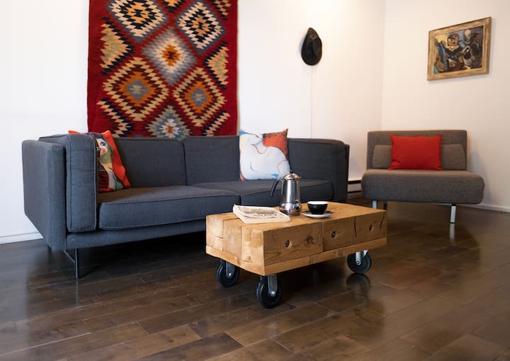 Hip Two-bedroom Loft In Junction Triangle - Mississauga