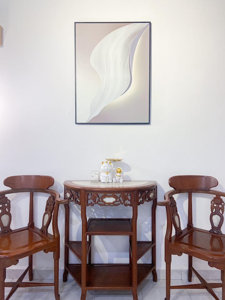 5r3b Spacious 11pax Plain White Downtown【innhouse】 - Batu Pahat