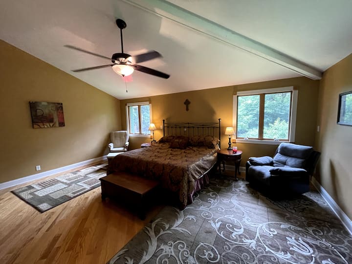 Private Master Bedroom With In Suite Bathroom - West Chicago, IL