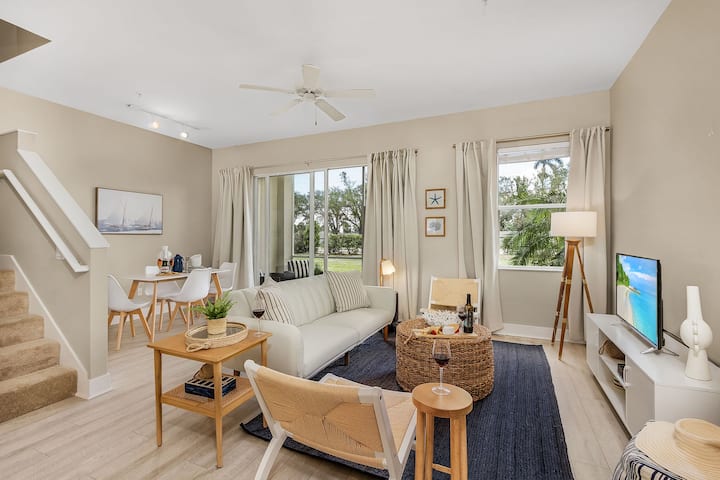 Modern Townhouse Close To Beaches - Sanibel, FL