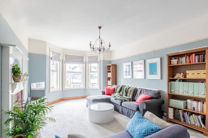 Spacious Victorian Seaside Retreat Apartment - Bournemouth