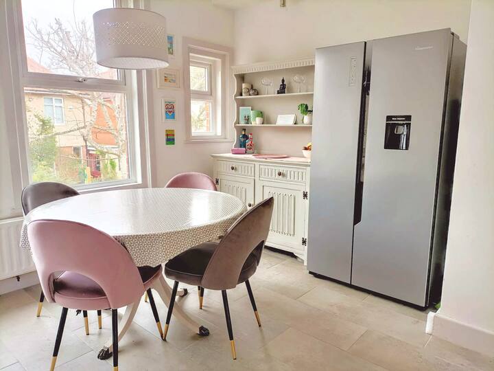 Spacious Victorian Seaside Retreat Apartment - Bournemouth