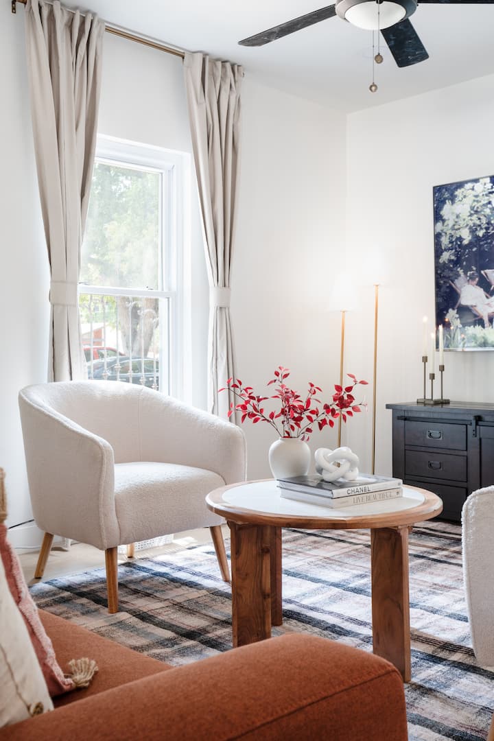 Modern 4br W/ Gym + Mil Suite + Tesla•downtown Atx - Austin