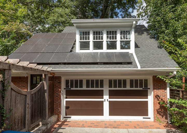 Midtown Carriage House With A Cozy Patio - Atlanta, GA