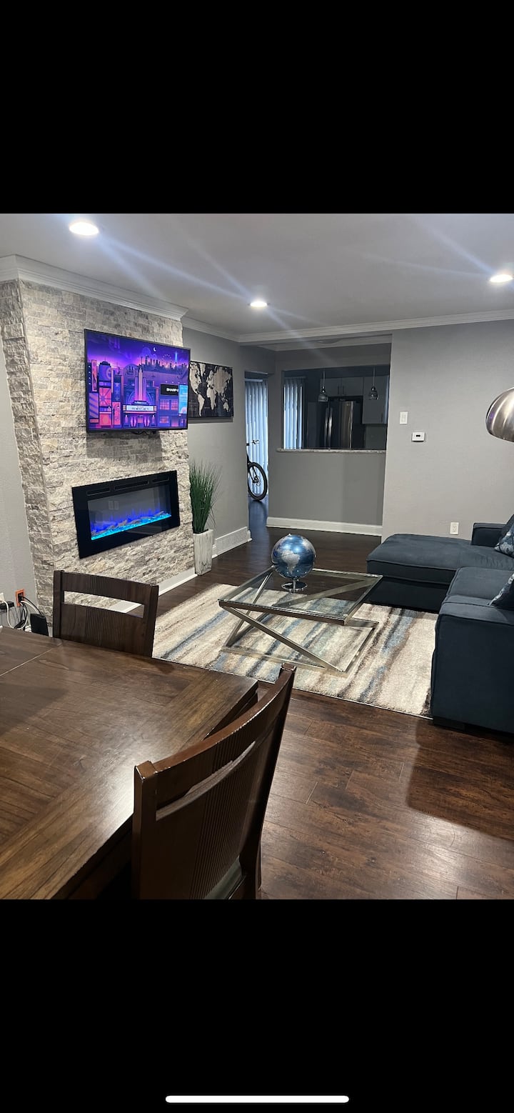 Luxury Modern 3 Br 1 1/2 Bath Sf - Milwaukee, WI