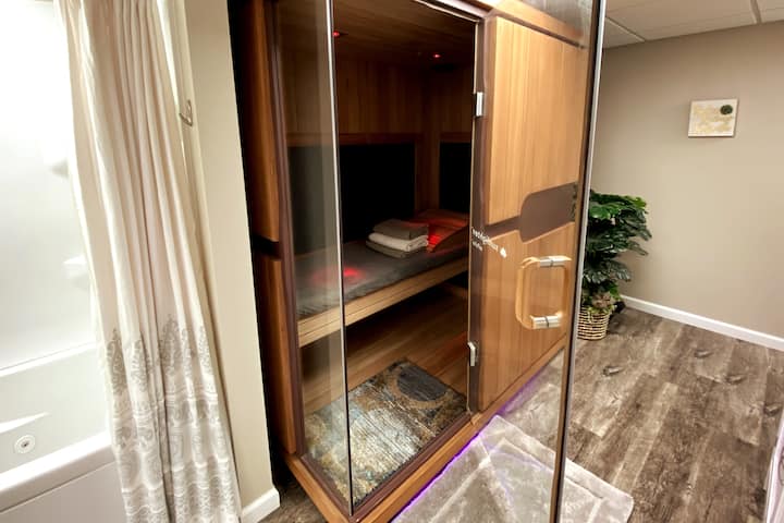 Zen Den (Sauna And No Cleaning Fee) - Dubuque, IA
