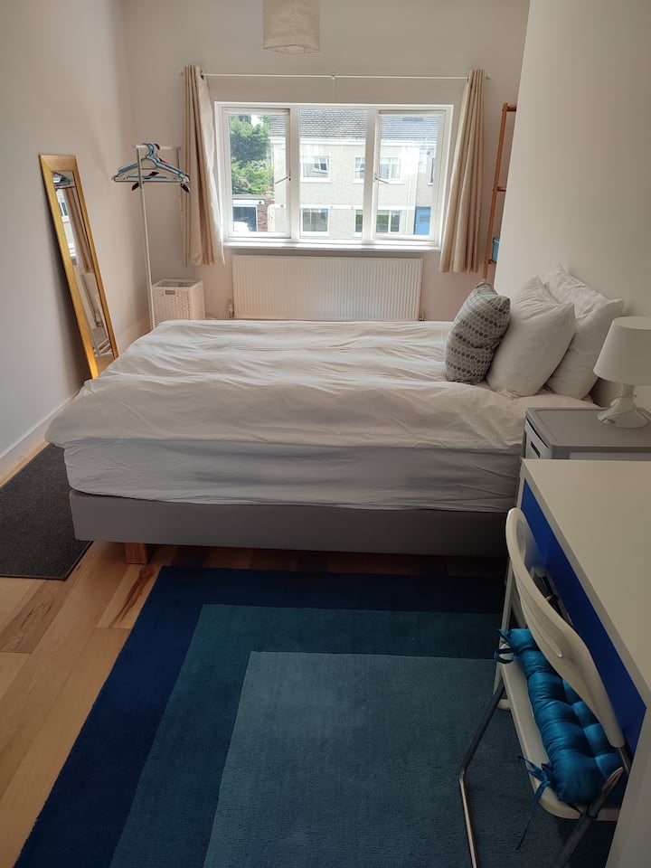 Beautiful Room In Parkside Retreat - Dublin