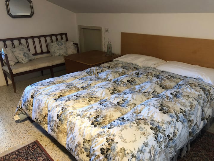 Camera In Mansarda In Villetta+cucinino+wc - L'Aquila