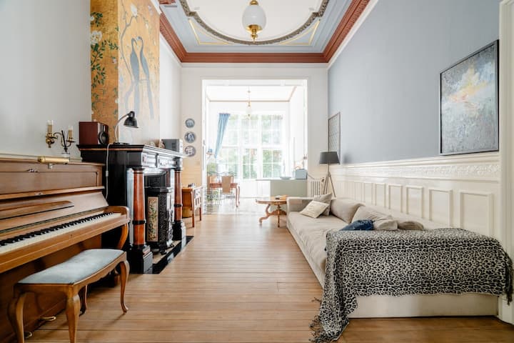 Splendid Art Nouveau Ground Floor With Garden. - Bruselas