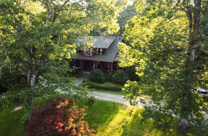 Serene Flat Rock Farm House Get-away - Hendersonville, NC