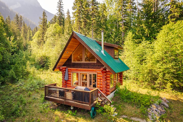 Cozy Cabin For Couples To Unplug In The Blaeberry - Golden