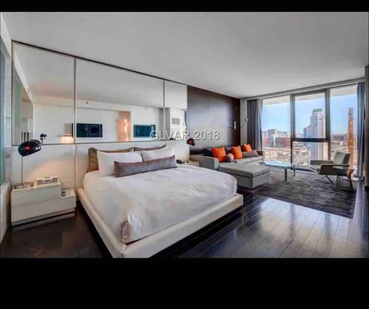 Amazing  Strip View 18th Floor