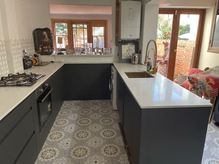 Townhouse Full Of Character In Vibrant Seven Dials - Hove