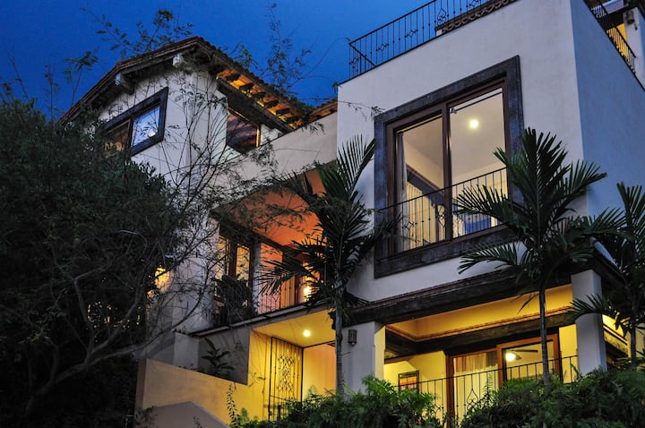 Villa Yerbabuena~ocean Views, 2 Pools, Basketball - Sayulita