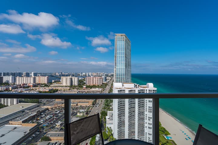 High Floor - Amazing Ocean Views - Great Location! - The Bahamas