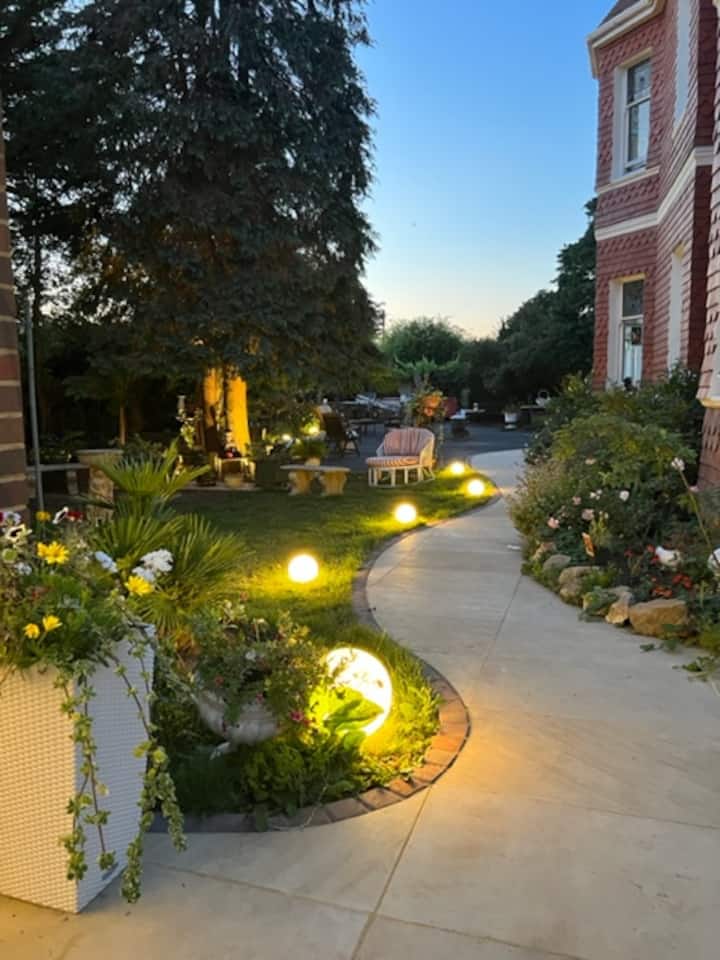 Beautiful Boutique Baroque House - Steyning