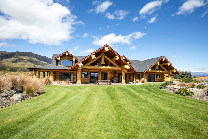 River Ridge | Luxury Log House | Stunning River View | Sleeps 10 - Luggate