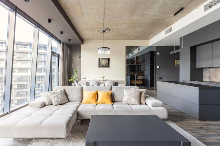 Regal Urban Minimalism In King David Condo - Tbiliszi