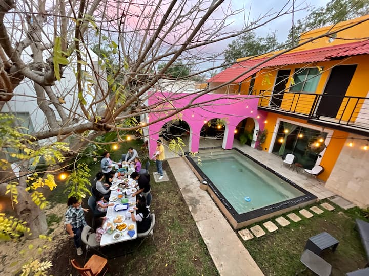 Villa | 12 Hab | Jardín Amplio + Ubicación Ideal - Mérida