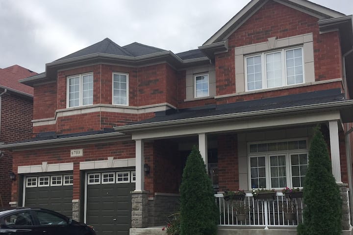 Private Guest Suite / Bright Spacioustwo Bedroom - Mississauga