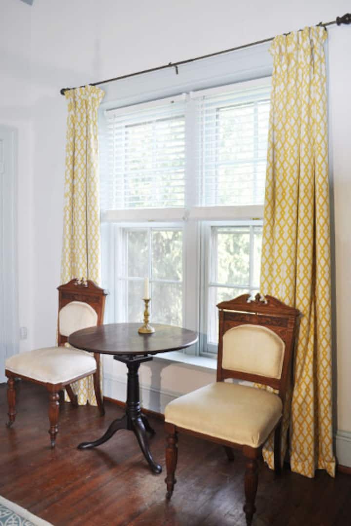 The Blue Room At Heritage Hill Bed And Breakfast - Waynesboro, VA