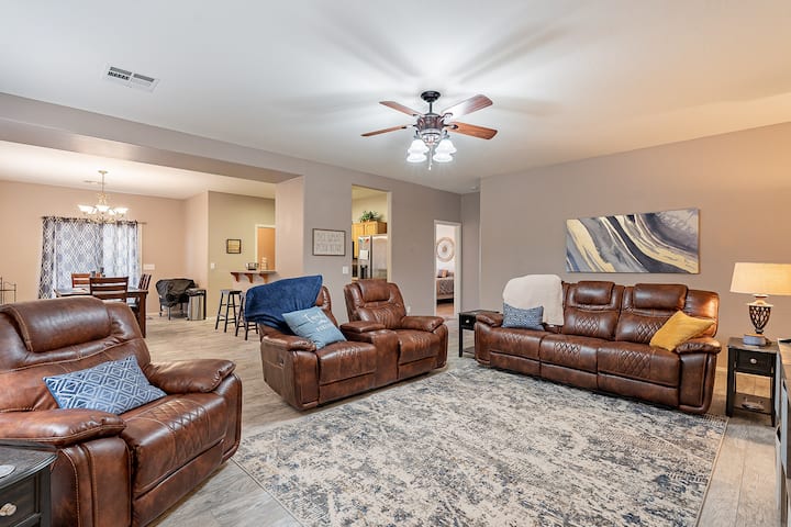 Large 3 Br Home On Golf Course W/ Pool - San Tan Valley, AZ