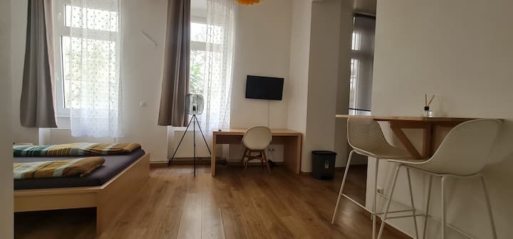 Beautiful Studio 5 Min. Walk To Hip Bergmannstr. - Berlin