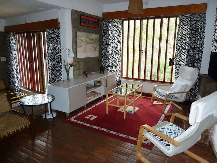 Villa Rockstop Falls, Homestay, Bed & Breakfast. - Nairobi