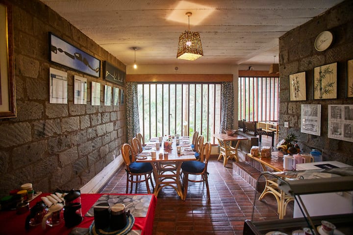 Villa Rockstop Falls, Homestay, Bed & Breakfast. - Nairobi