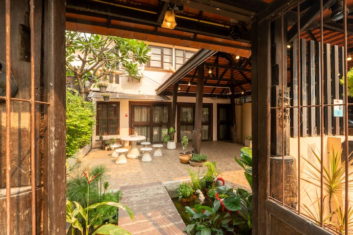 36 Suandok House, Near Nimmanhamin Road,old City - Chiang Mai