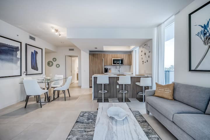 Tiffany House: Rooftop Pool, Sauna, Gym & More - Fort Lauderdale