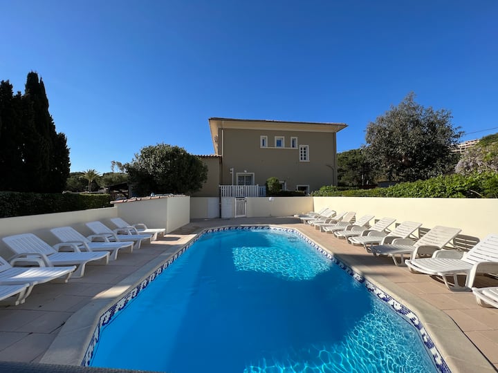 Le Clos Fleuri 15★piscine Chauffee★plage 60m★ Clim - Le Lavandou