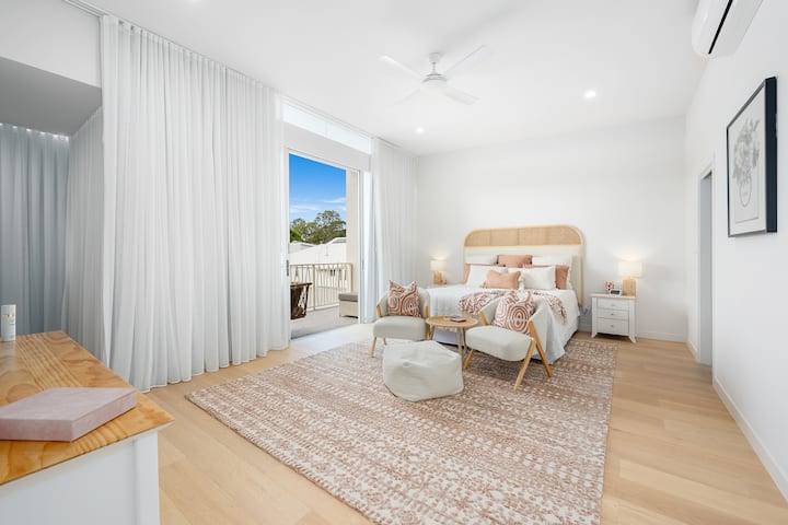 Spacious Gorgeous Holiday Home - Close To Beach - Coolangatta