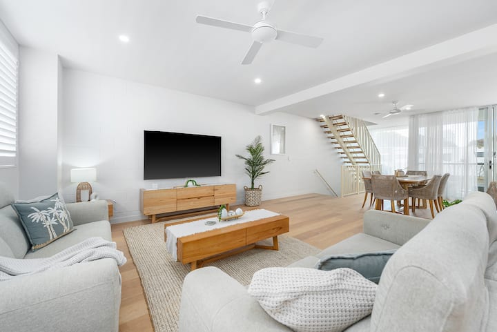 Spacious Gorgeous Holiday Home - Close To Beach - Coolangatta