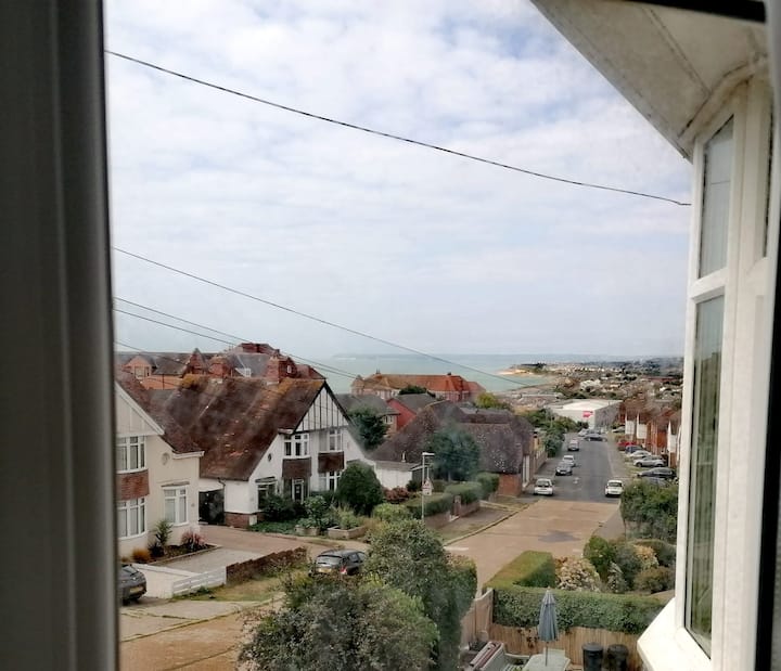 Bright 1930s Semi-detached House With Sea Views - Bexhill
