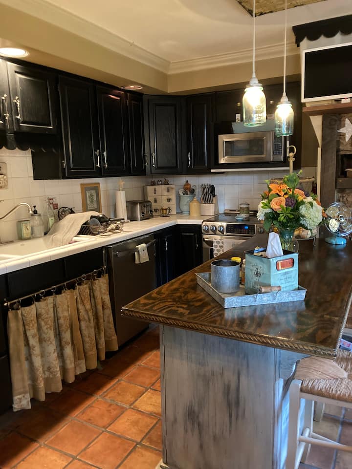 Bucks County Charming Farmhouse Guest Suite - Doylestown, PA
