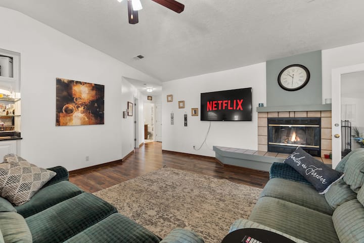 Cozy, Spacious Home, Sleeps 8! Top Abq Bnb! - Albuquerque