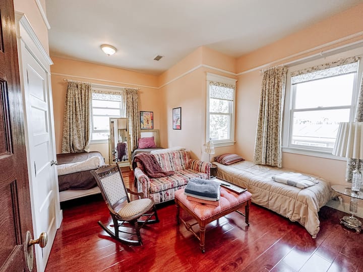 Famous Home, Lassie House Historic Landmark Room 1 - Claremont, CA