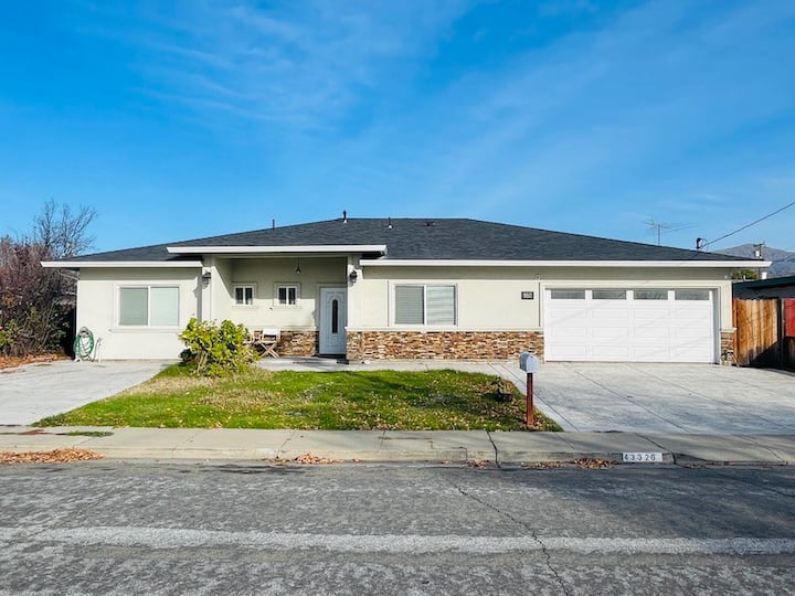 Close To Tesla Luxury 5 Bed 3 Bath Home W/laundry - Fremont, CA