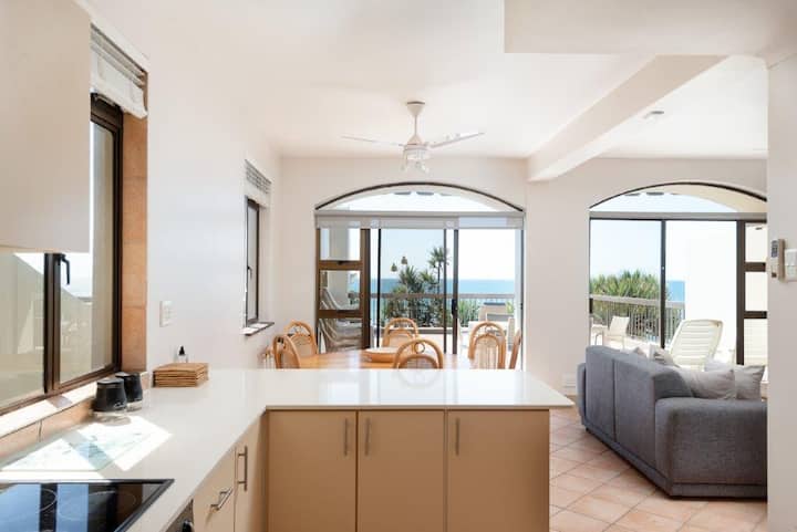 Relax And Rejuvenate With Gorgeous Ocean Views - Dolphin Coast