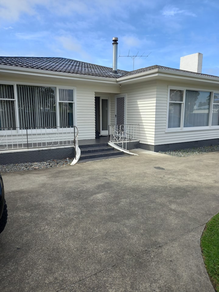 Large House In Great Location - Gisborne
