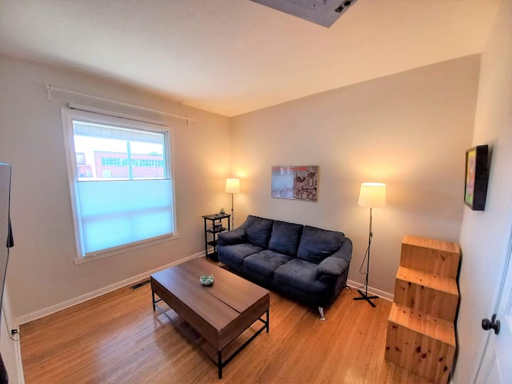 Bright One Bedroom Suite In A Lovely Neighbourhood - Toronto