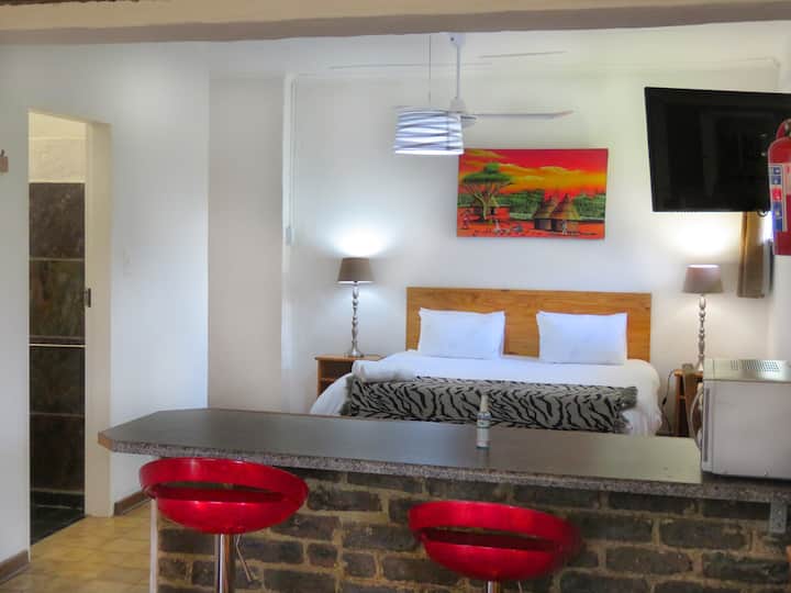 No 11 Sunbird Chalet - Lanseria