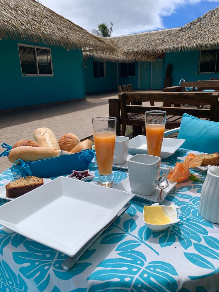 Chez Hiva : Room Tiare 6 - Town & Beach (2-3p) - Easter Island