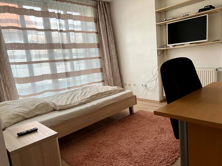 Bahnhofs-und Zentrumsnahes Zimmer (2) - Landshut